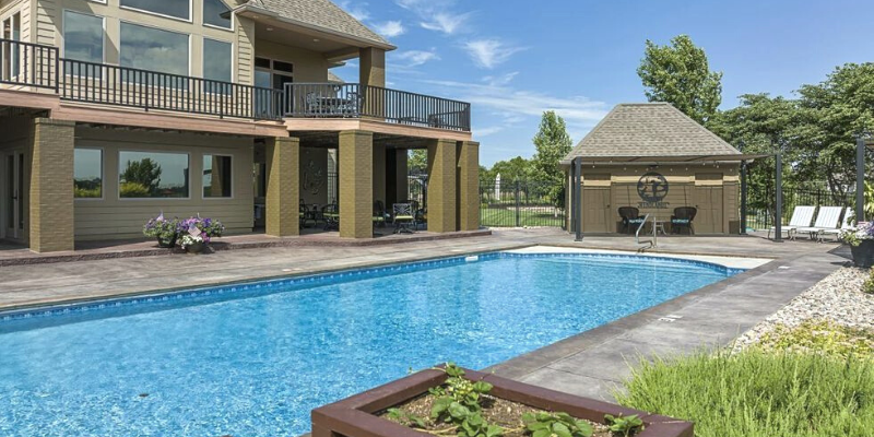 6 Homes for Sale in the Omaha Area With Spectacular Pools - The Dodge ...